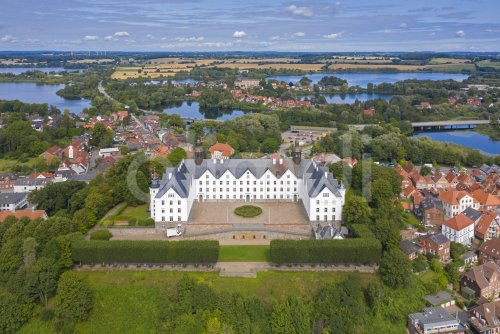 Aerial view over 17th century Plön Castle / Plöner Schloss on the ...